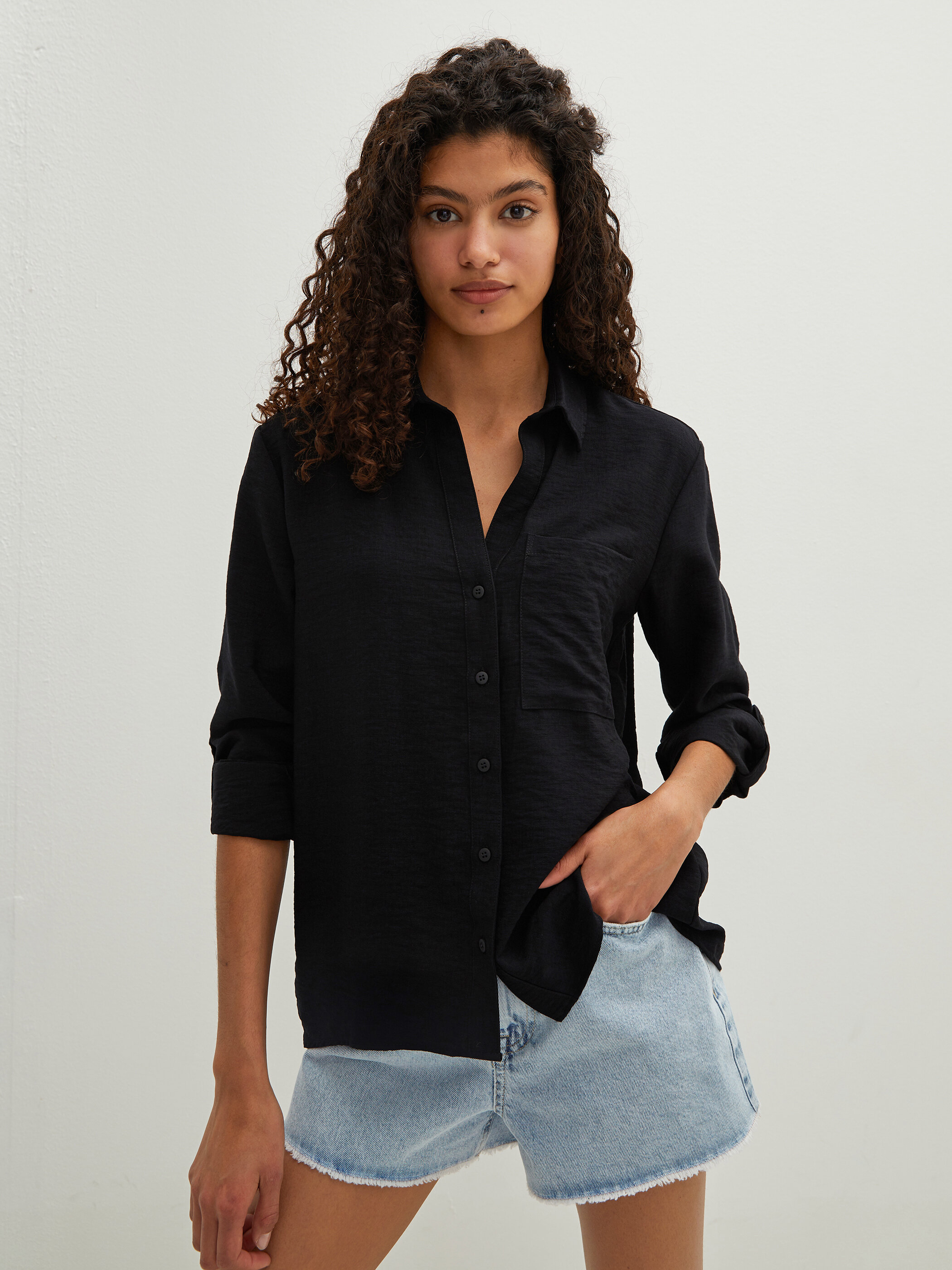 LCW CASUAL Önden Düğme Kapamalı Düz Uzun Kollu Dobby Kumaş Kadın Gömlek