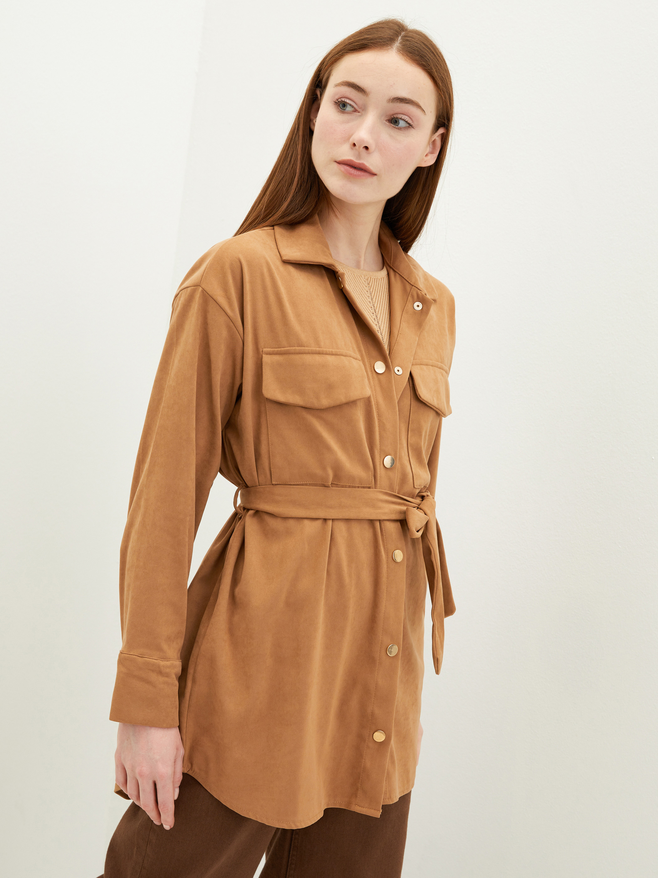 MODEST Gömlek Yaka Düz Beli Bağlama Detaylı Uzun Kollu Oversize Süet Kumaş Kadın Tunik MODEST Gömlek Yaka Düz Beli Bağlama Detaylı Uzun Kollu Oversize Süet Kumaş Kadın Tunik