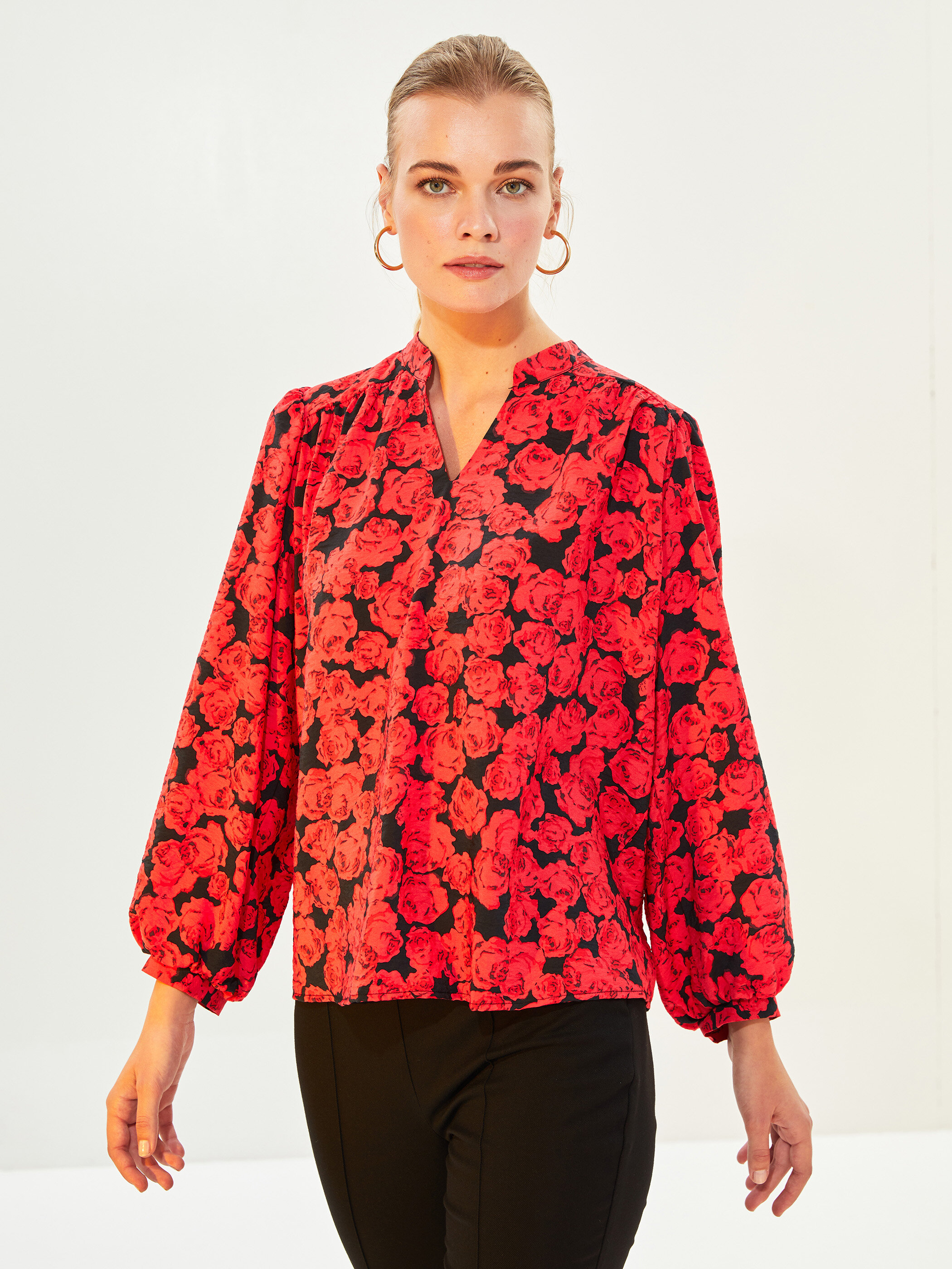 LCW CLASSIC Kaçık Yaka Çiçekli Uzun Kollu Poplin Kadın Bluz